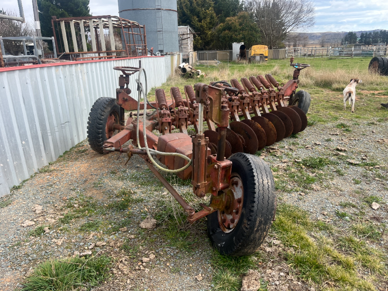 Lot 24 - Disc plow | AuctionsPlus