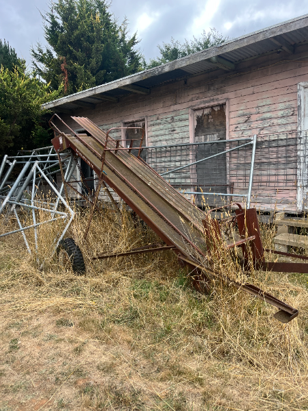 Lot 26 - Hay elevator | AuctionsPlus