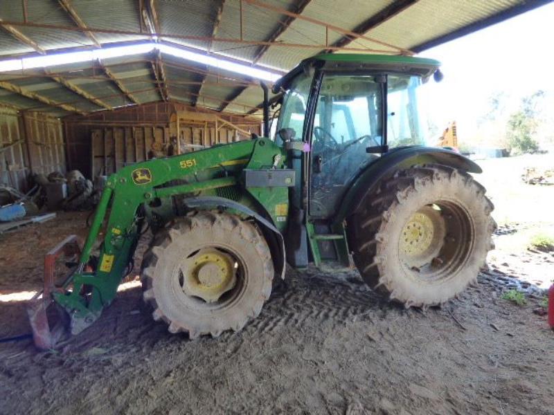 Lot 1 - John Deere 5620 4WD Tractor 551 with FEL | AuctionsPlus