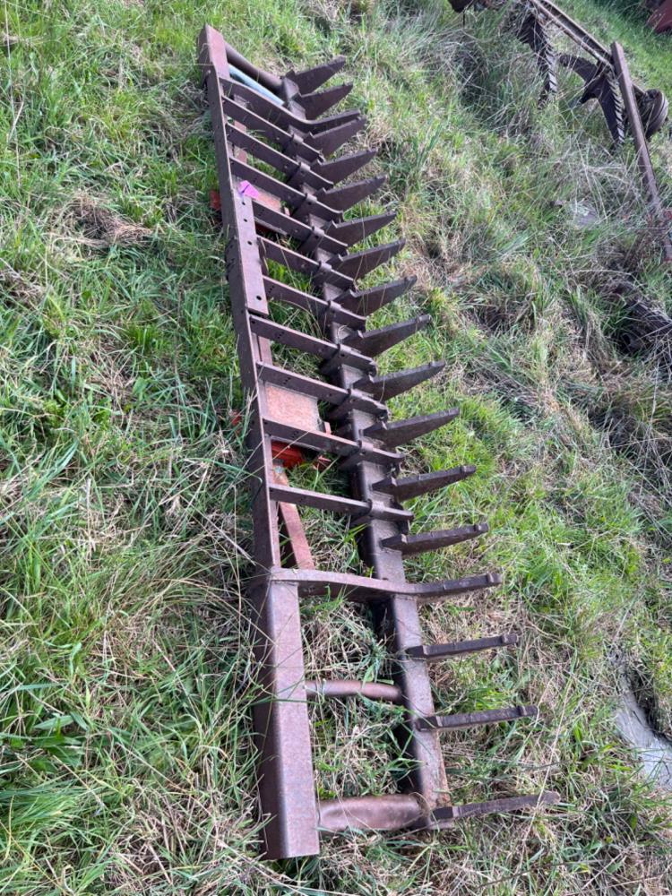 Lot 93 - Stick rake | AuctionsPlus