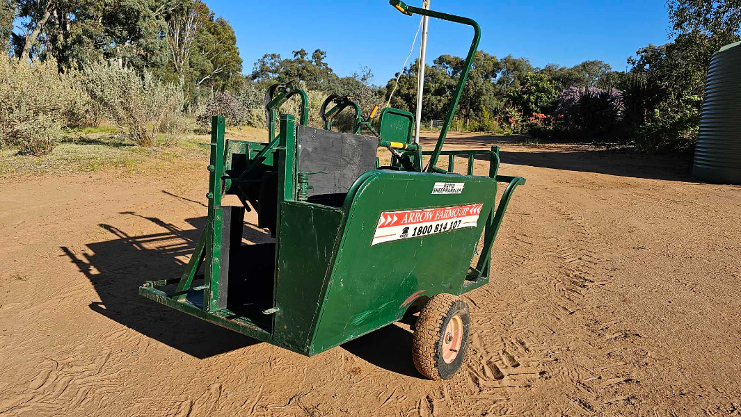 Lot 21 - Arrow Farmquip Sheep Handler | AuctionsPlus