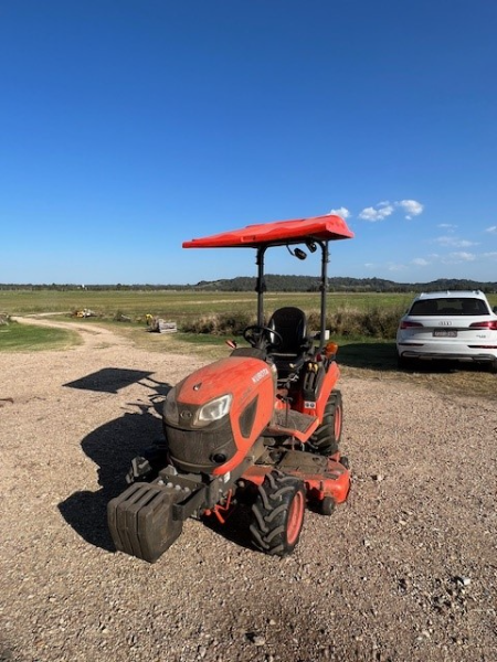 Lot 6 - Kubota tractor with mower deck, slasher & spray tank | AuctionsPlus