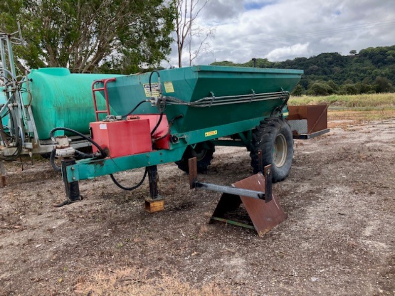 Lot 16 - 1 Sammut spreader | AuctionsPlus