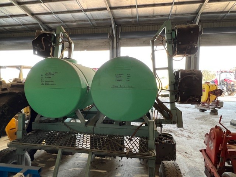 Lot 22 - 6 row shielded sprayer | AuctionsPlus