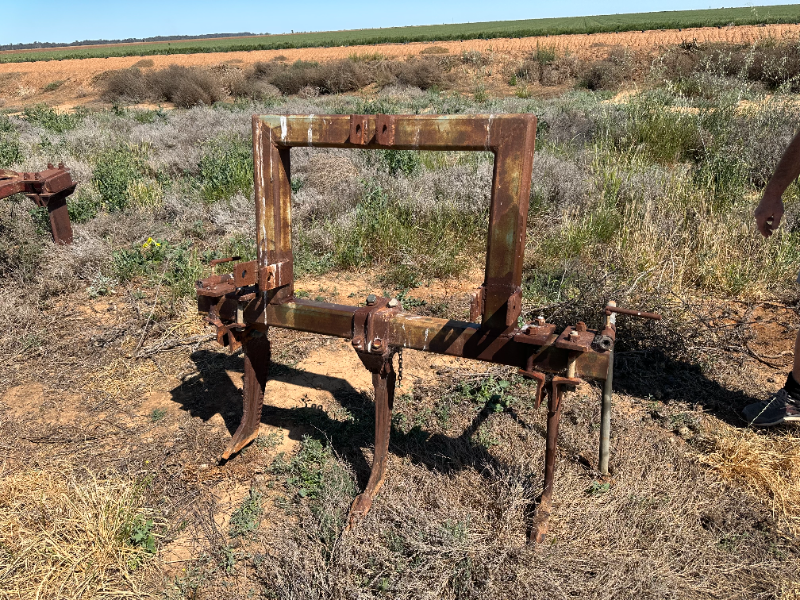Lot 33 - 3PLKG Deep Ripper | AuctionsPlus