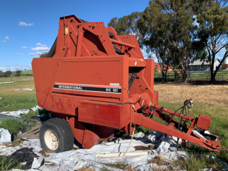 Lot 14 - International RC 121 Baler | AuctionsPlus