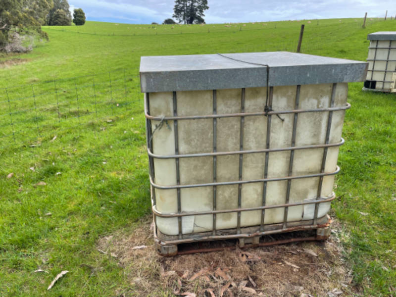 Lot 135 - 3 Qube with lids | AuctionsPlus