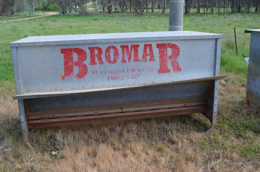 Lot 224 - Bromar Sheep Lickfeeder | AuctionsPlus
