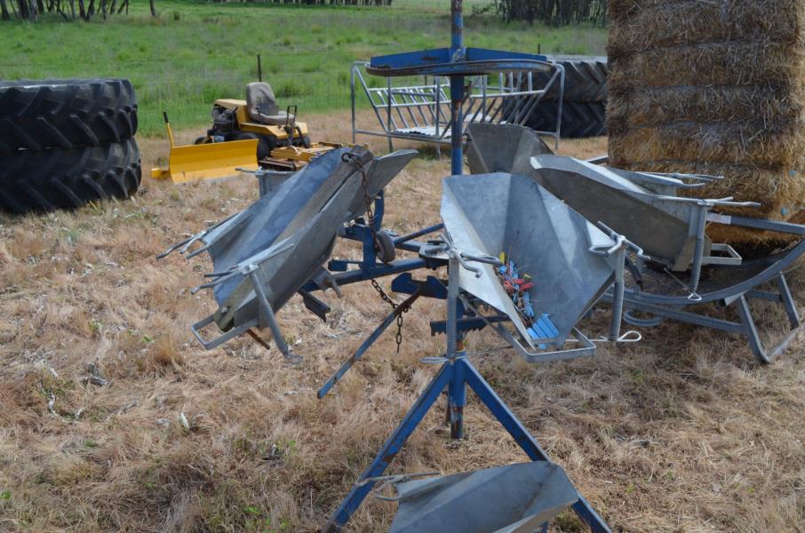 Lot 73 - Quick Trip Lamb Marking Cradles | AuctionsPlus