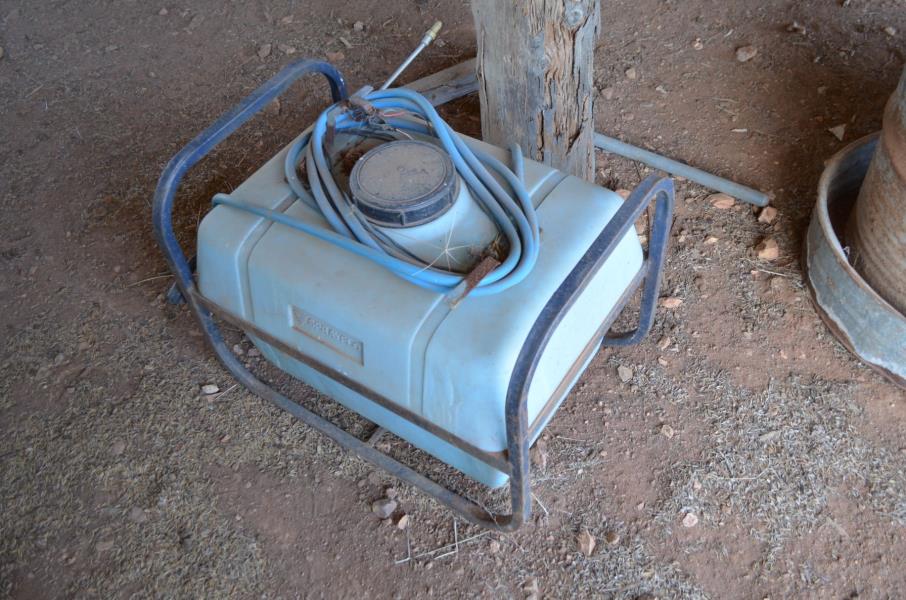 Lot 93 - 90L Sprayflo spray tank with pump to suit ute | AuctionsPlus