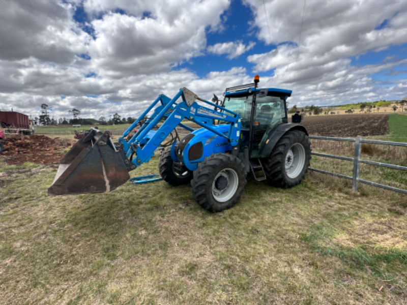 Lot 129 - Landini 85HP 4WD Cab Loader with 4-1 Bucket | AuctionsPlus