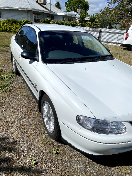Lot 8 - 2000 VT Holden Commodore Olympic Edition | AuctionsPlus
