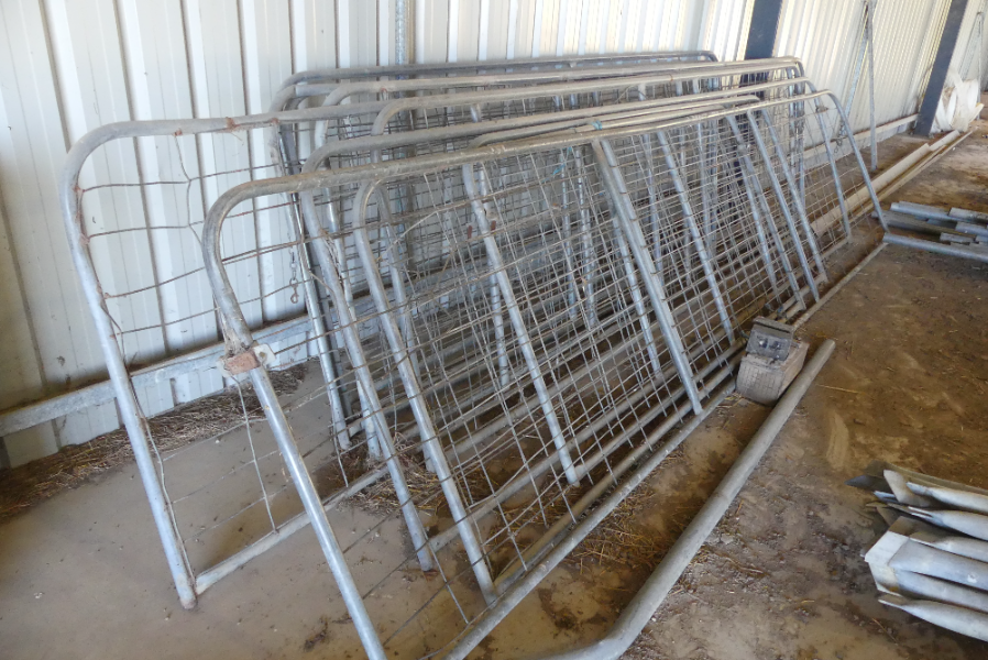 Lot 137 - Gates | AuctionsPlus