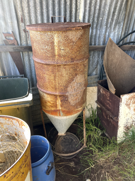 Lot 25 - Mini Silo | AuctionsPlus