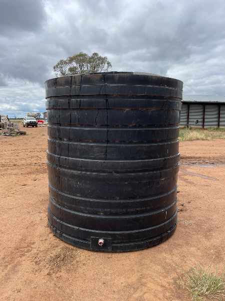 Lot 54 - Tank Masta water Tank & saucer | AuctionsPlus