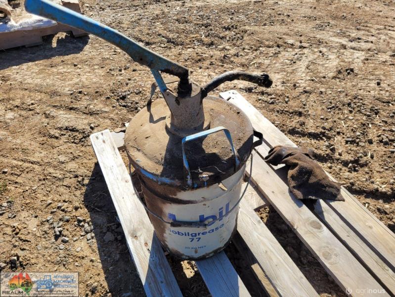 Lot 77 - Mobil Grease Gun Filler Pump | AuctionsPlus
