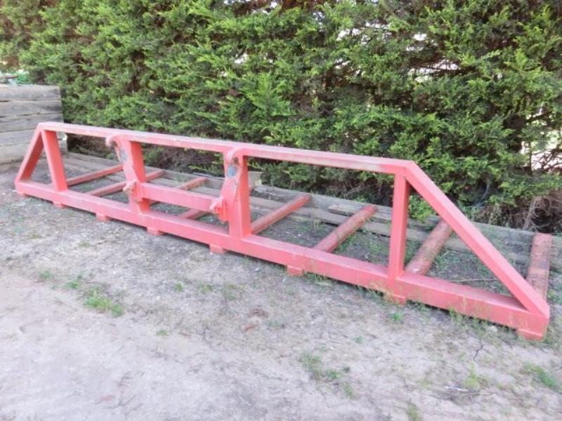 Lot 112 - 4 Chep Bin Forks Incl Euro Hitch | AuctionsPlus
