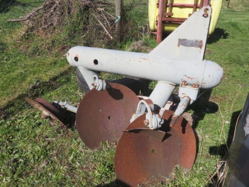 Lot 36 - Massey Ferguson 2 Disc Plough | AuctionsPlus