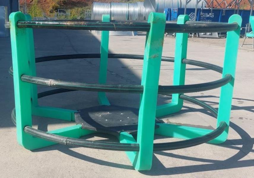 Lot 166 - Hay Ring | AuctionsPlus