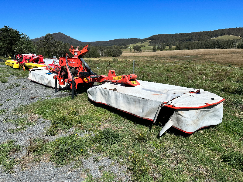 Lot 16 - KUHN BUTTERFLY GMD8730-FF MOWER WITH KUHN GMD 310F REAR MOWER ...