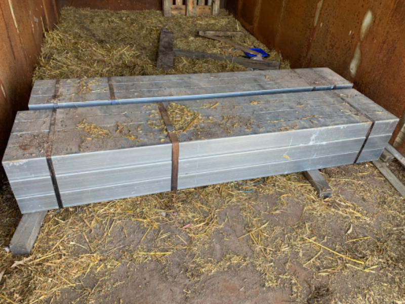 Lot 27 - Gal Posts | AuctionsPlus