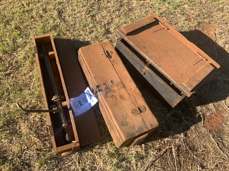 Lot 264 - Brass Pump & Boxes. | AuctionsPlus