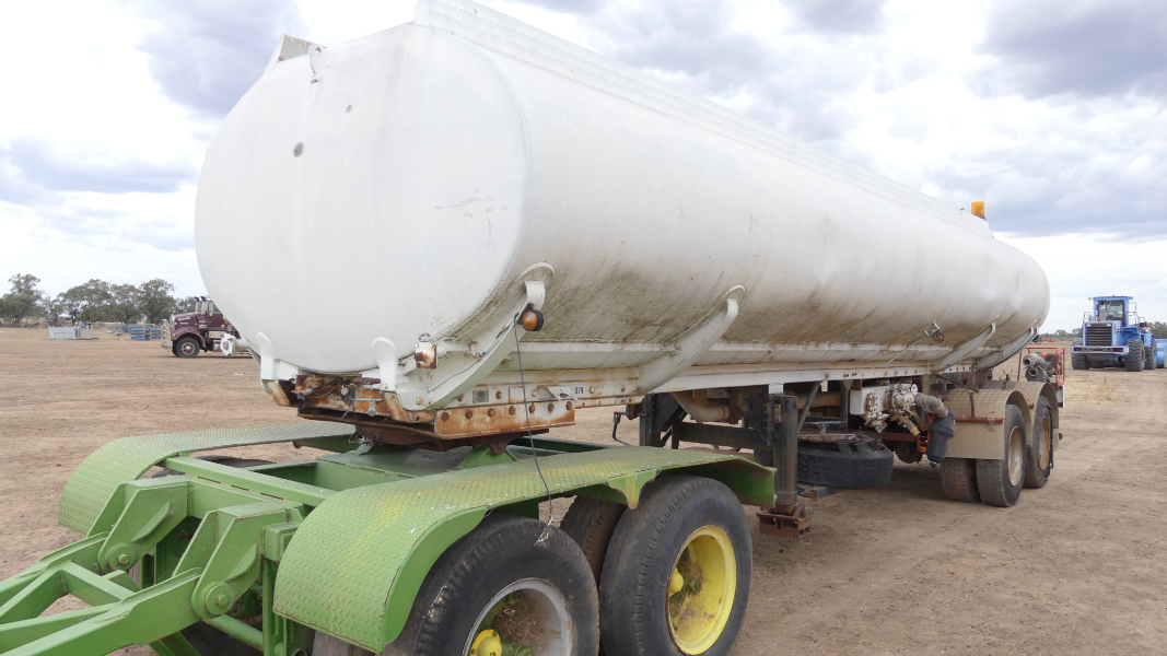 Lot 33 - Water Tanker | AuctionsPlus