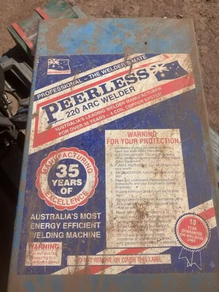 Lot 70 - Peerless 220 arc welder | AuctionsPlus