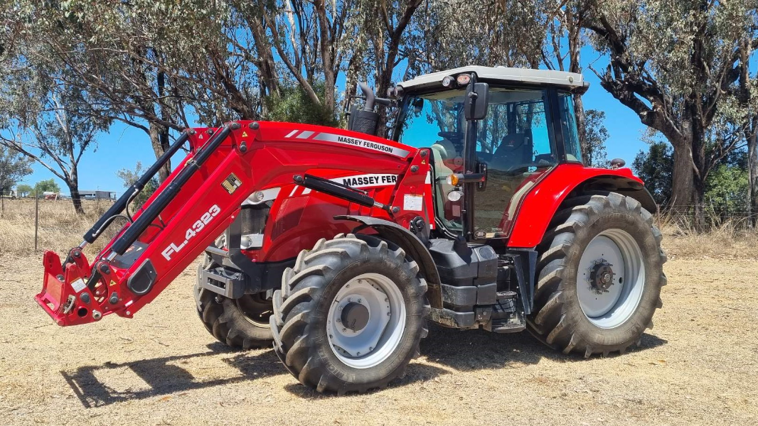 Lot 43 - MASSEY FERGUSON 7615 TRACTOR | AuctionsPlus