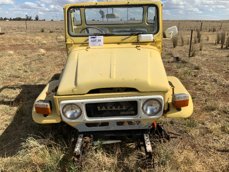 LOT 28 - Landcruiser Ute. | AuctionsPlus