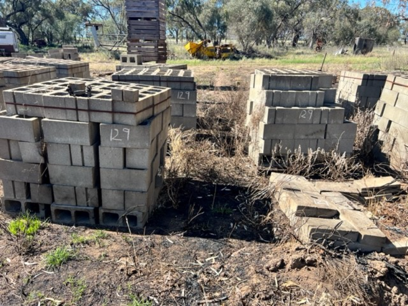 Lot 129 - Masonry Blocks | AuctionsPlus