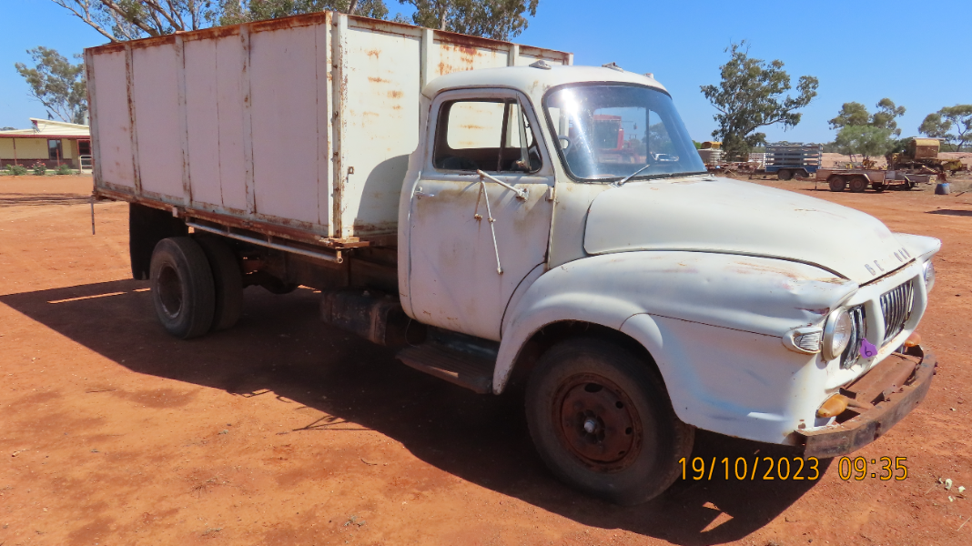 Lot 6 - Bedford Tipper | AuctionsPlus