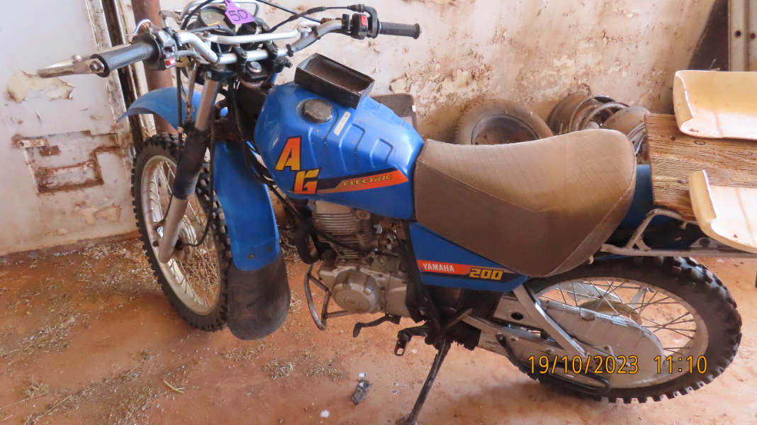 Lot 50 - Yamaha AG 200 Electric Blue | AuctionsPlus