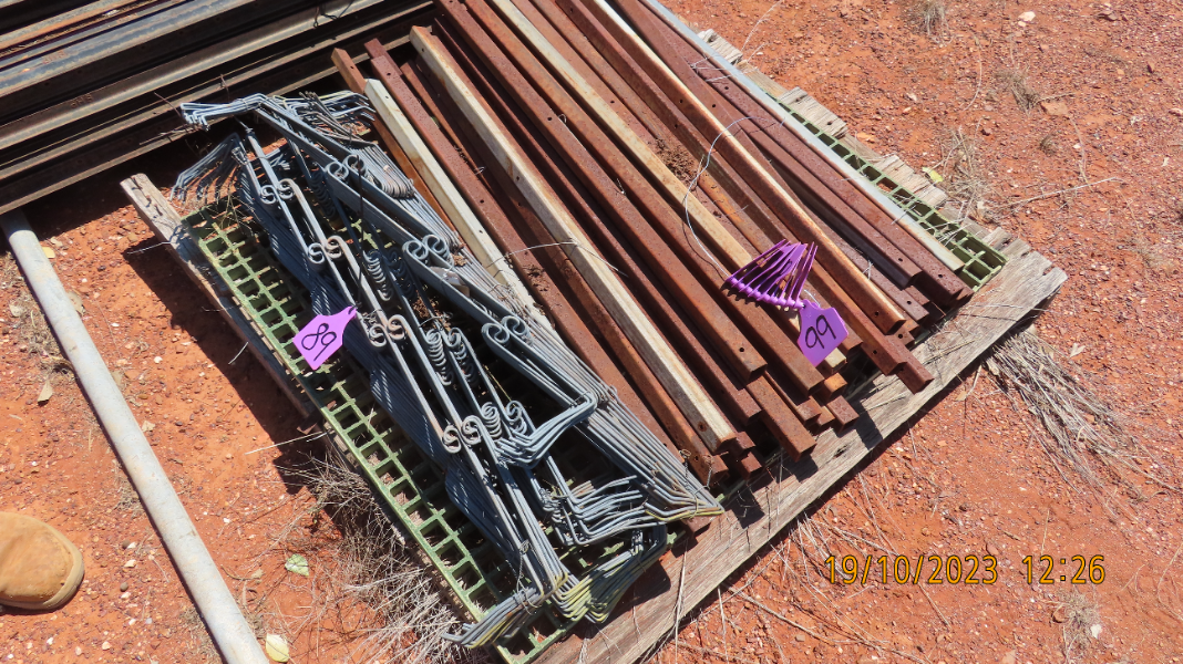 Lot 89 - Lightning Droppers & Assorted Steel | AuctionsPlus