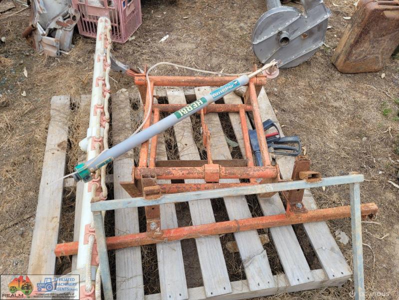 Lot 18 - 7ft Front Mount Wick-Wiper & Herbie Sprayer | AuctionsPlus