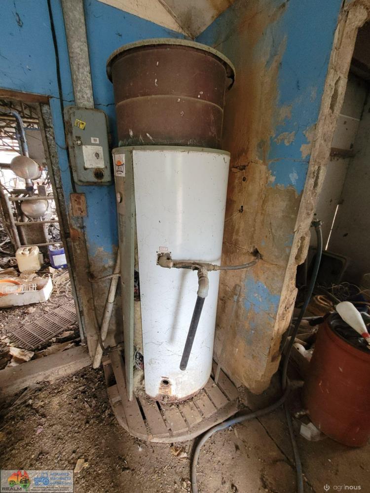 Lot 49 - Wilson 400 Ltr Dairy HWS with Copper Header Tank | AuctionsPlus