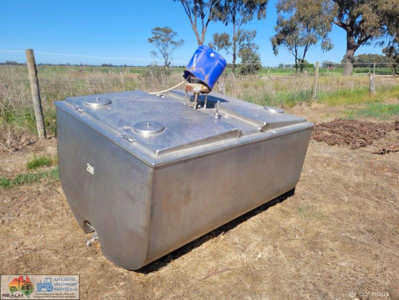 Lot 52 - 1,650 Ltr S/Steel Milk Vat | AuctionsPlus