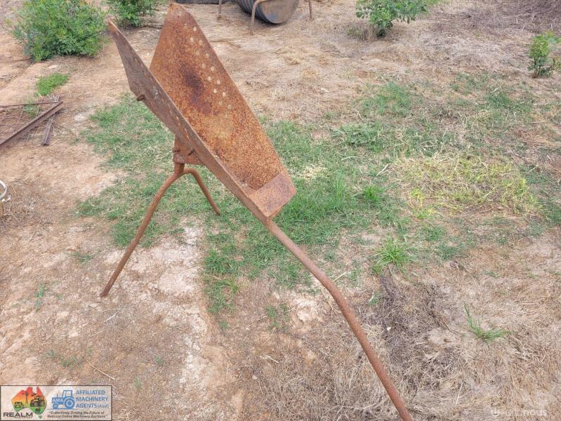 Lot 371 - Pig Marking Cradle | AuctionsPlus