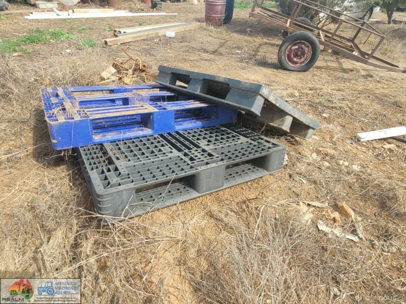 Lot 377 - 3x Poly Pallets | AuctionsPlus
