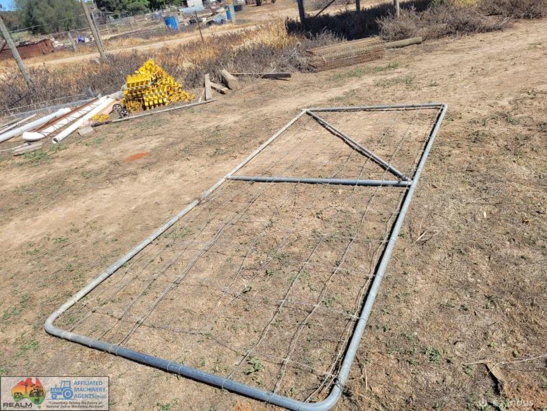 Lot 69 - Galv Gate (12ft x 5ft4' High) | AuctionsPlus