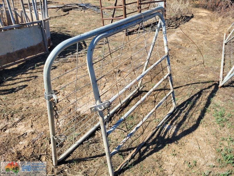 Lot 72 - 2x Weldmesh Farm Gates 'C' (4ft & 5ft) | AuctionsPlus