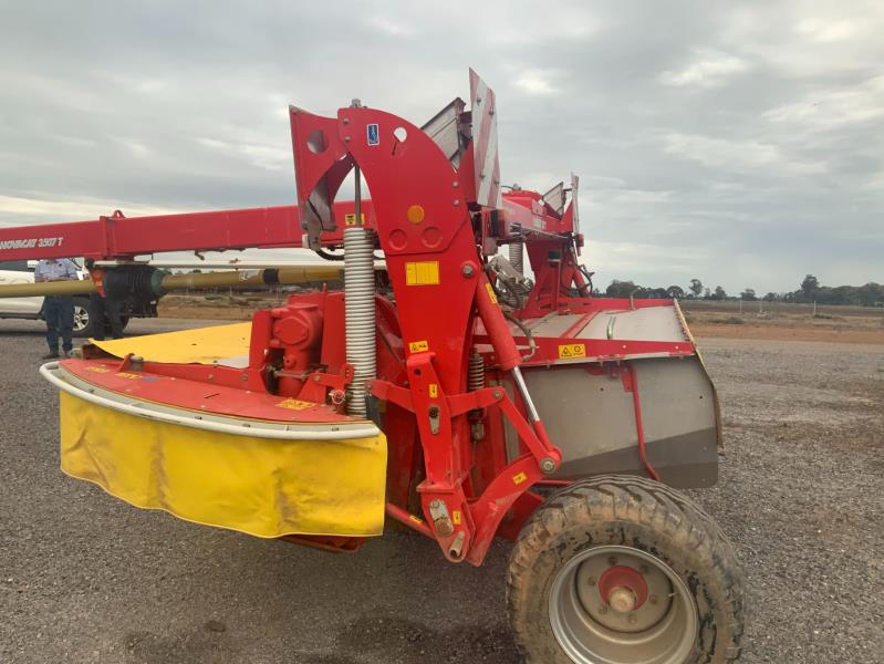 Lot 20 - POTTINGER RUBBER ROLLER MOWER CONDITIONER | AuctionsPlus