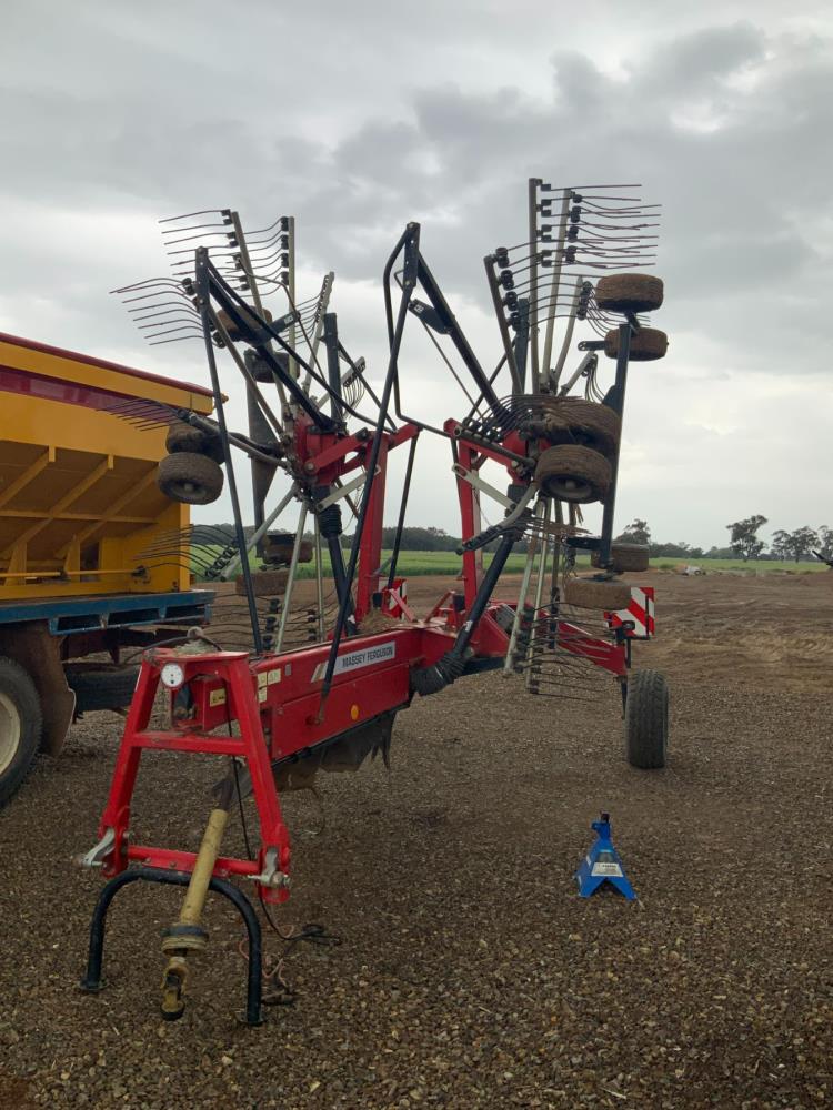 Lot 27 - MASSEY FERGUSON HAY RAKE | AuctionsPlus