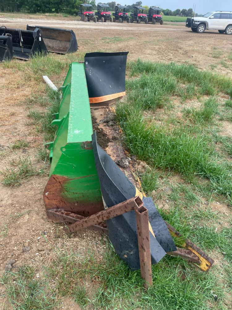 Lot 37 - JOHN DEERE 7FT BUCKET | AuctionsPlus