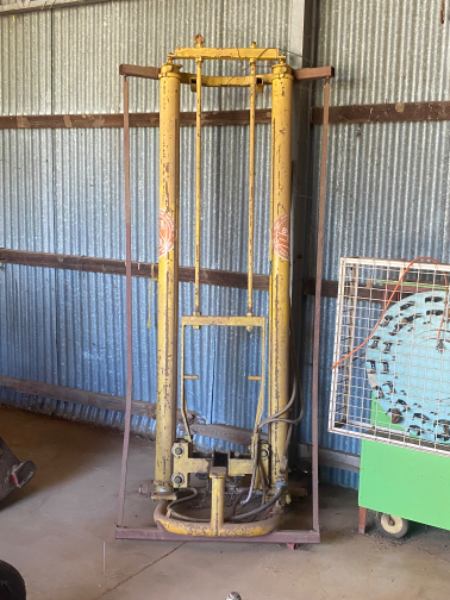 Lot 195 - Hydraulic bag lifter | AuctionsPlus