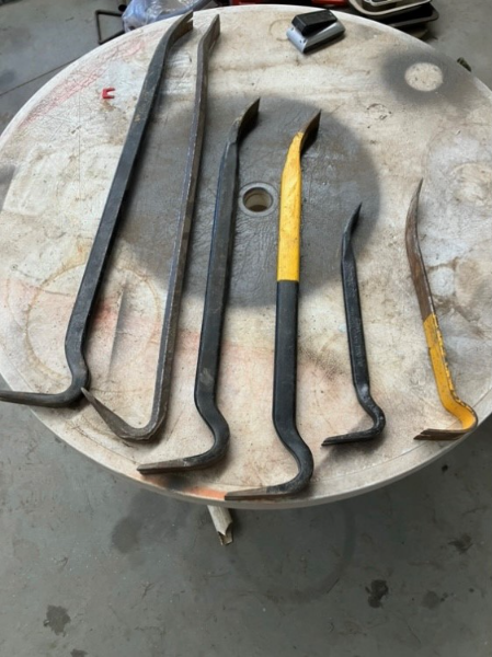Lot 26 - Assorted Pinch Bars | AuctionsPlus