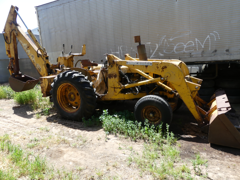 Lot 23 - John Deere Backhoe | AuctionsPlus