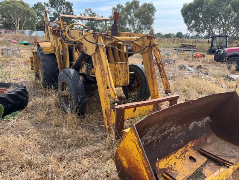 Lot 16 - CHAMBERLAIN BACKHOE | AuctionsPlus