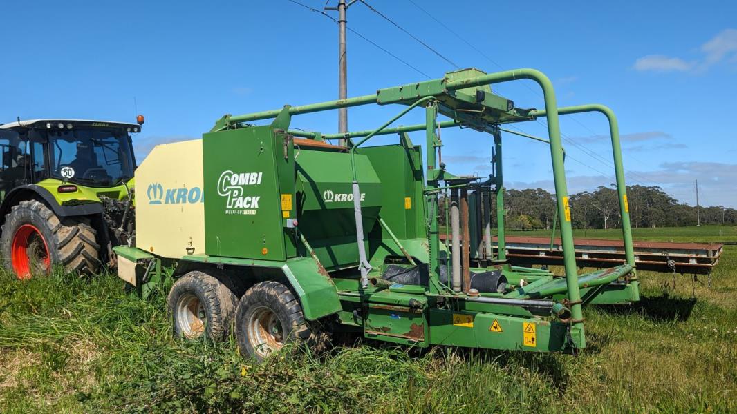 Lot 6 - Krone Combipack Multi Cut 1500 V Round Baler & Wrapper ...