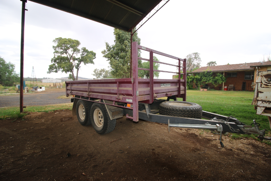 Lot 115 - Redline 900T Dual Axle Tipping Trailer | AuctionsPlus